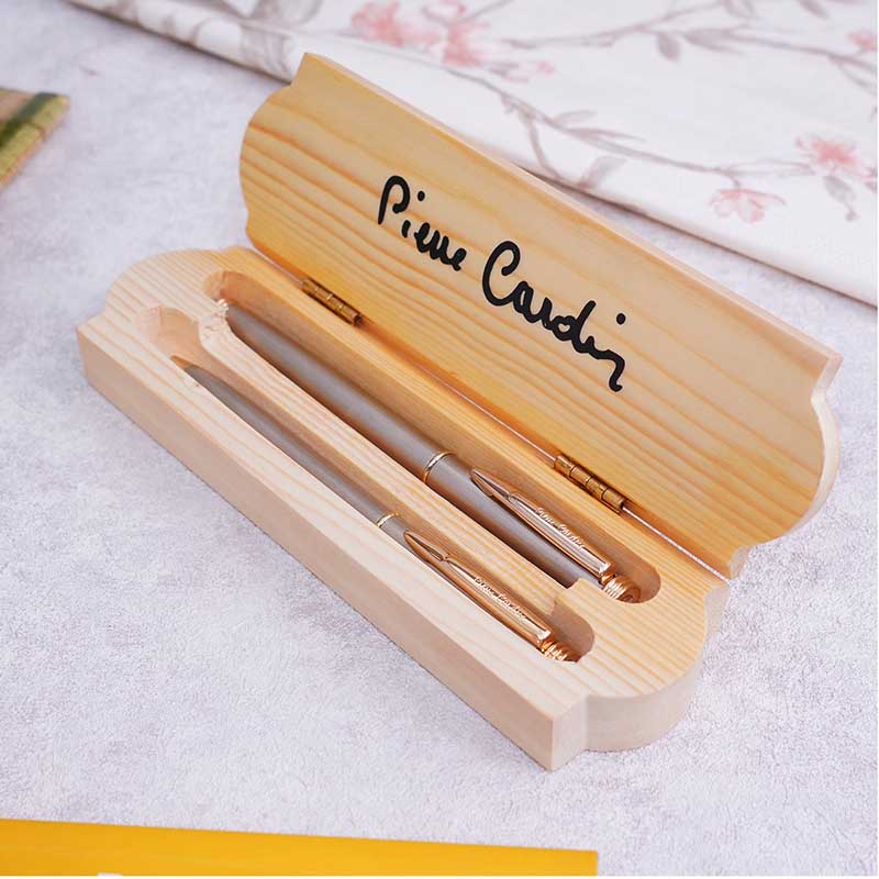 Send Designer Rakhi with Ferrero Rocher N Luxurious Pen Set Online